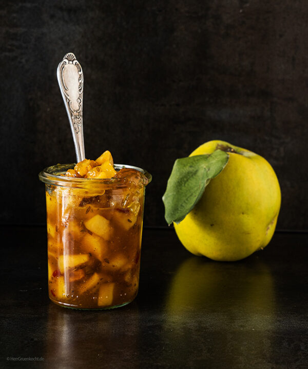 Leicht spicy Quitten-Chutney